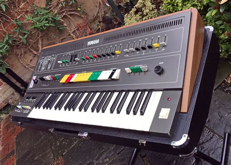 Yamaha CS50 W MIDI RL Music