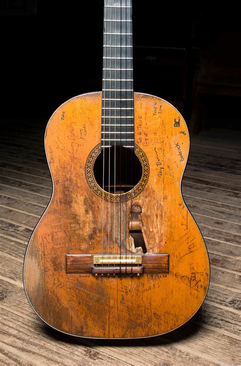 Did Willie Nelsons Guitar Trigger Need A Pickguard Pickguard Artist