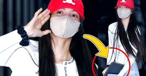 Blackpinks Lisa Still Uses Wired Earphones But Her Reasoning Makes