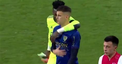 El Conmovedor Gesto Del Arquero Del Ajax Con Su Colega Después De Sufrir 13 Tantos Y Ser Víctima