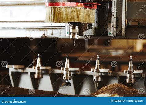 Machine With Numerical Control For Cutting Wood With Various Router