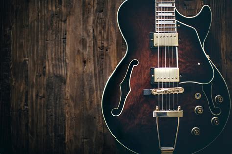 Lär dig att spela gitarr som vänsterhänt Superprof