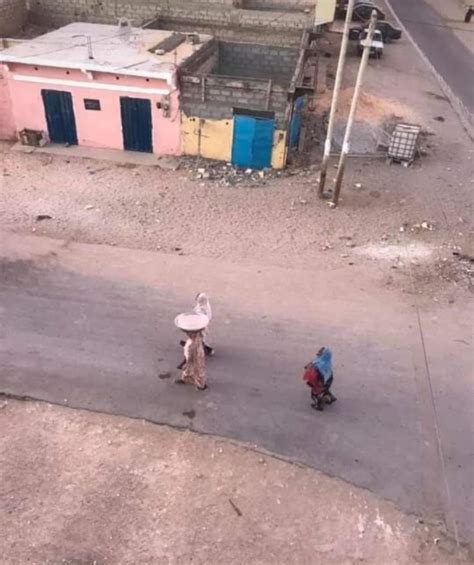 تداول صور من حظر التجول في ساعاته الأولى وحجز المواطنين في ظروف صحية