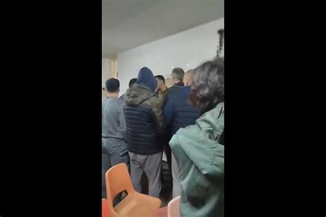 Snimak koškanja i fizičkog sukoba članova SNS u Nišu
