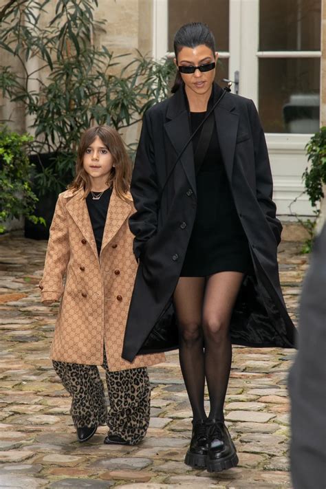 Kourtney Kardashians Tour Pics Spark Fans Praise For Daughter