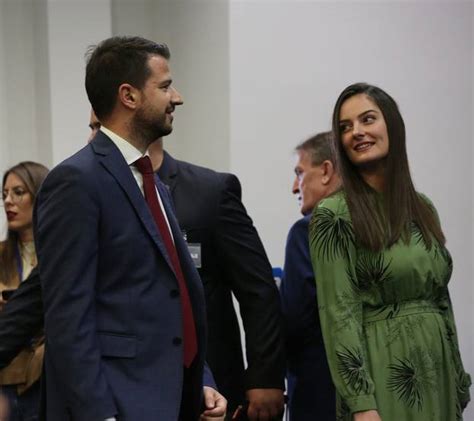 Ovo Je Nova Prva Dama Crne Gore Milena Je Direktorica A Vozi Renault