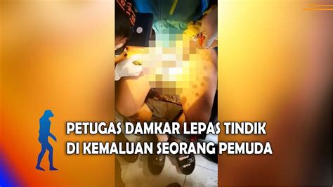 Blitar Petugas Damkar Lepas Tindik Di Kemaluan Seorang Pemuda Youtube