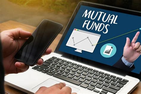 Investors Bet Big On Sip Inflows Climb 30 To Rs 124 Lakh Cr In Fy22