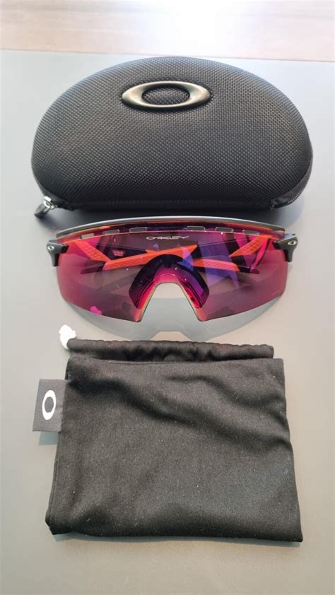 Oakley Encoder Strike Vented Eyewear Bike Hub