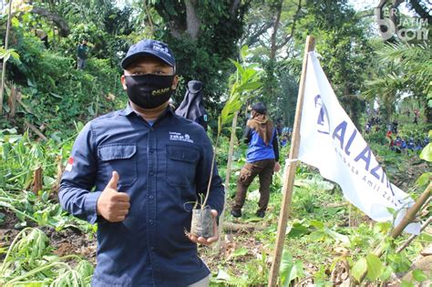 Pegiat Lingkungan Tanam 1 500 Pohon Di 2 Sumber Air Kediri