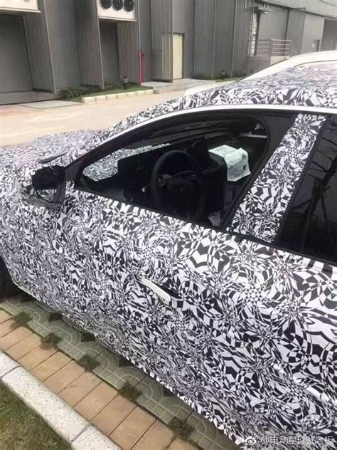 小鹏汽车首款轿车谍照曝光 溜背造型横贯式大屏ev知道