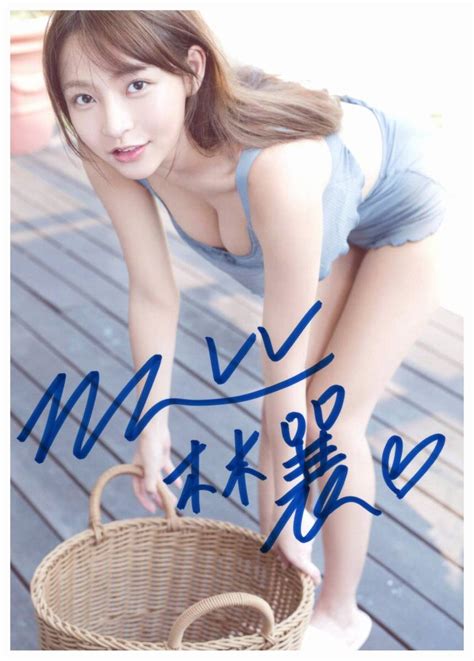 【やや傷や汚れあり】j 2l判 リン・シャン Lin Xiang 台湾のチアリーダー 直筆サイン写真 Coa簡易証明書付 の落札情報詳細
