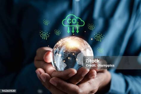 지구 지구의 Co2 감소 아이콘은 기후 변화로 인한 지구 온난화를 제한하기 위해 Co2 또는 이산화탄소 배출량 탄소 발자국 및