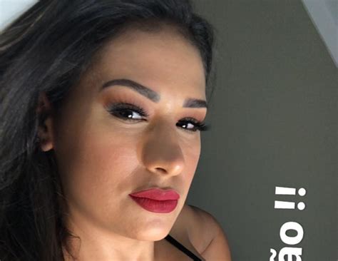 Simone Posa Sensual De Lingerie E Fala Sobre Vontade De Mudar Visual Quem QUEM News