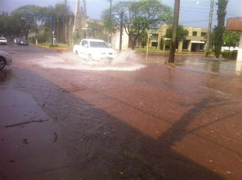 Chuva Forte No Início Da Tarde Deixa Ruas Alagadas Interior Campo