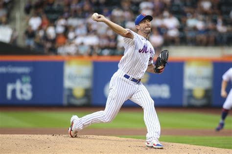 Starling Martes Walk Off Single Puts Mets Past Yanks