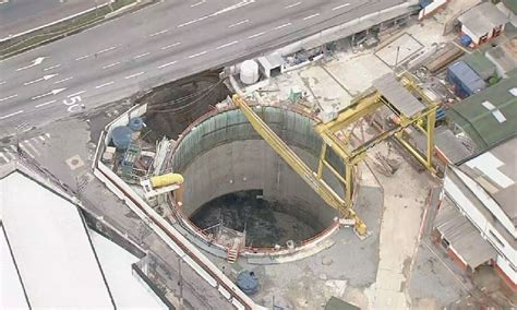 Desmoronamento atinge obra do metrô e abre cratera em São Paulo