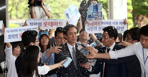 가습기 살균제사건 검찰 소환 노병용 전 롯데마트 대표 인공눈 폭탄