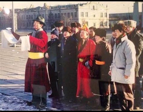 Өлзийсайхан 1990 оны цагаан сараар Монголын одоогийн либералууд гэх Элбэгдорж Сосорбарам нар