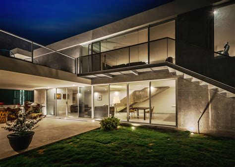 Balconies And Terraces Occupy Half Of P0 Architectures Ipe House