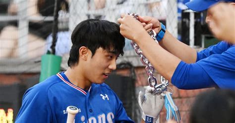 사진 이재현번쩍번쩍 홈런 목걸이