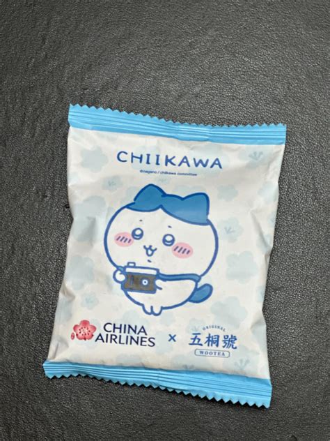 最近大家有發現華航有跟吉伊卡哇聯名點心嗎？ 我前陣子剛好拿到一個，真的超級療癒！難怪這麼受歡迎！ 台灣人喜愛日本，日本友善台灣，彼此一直展現台