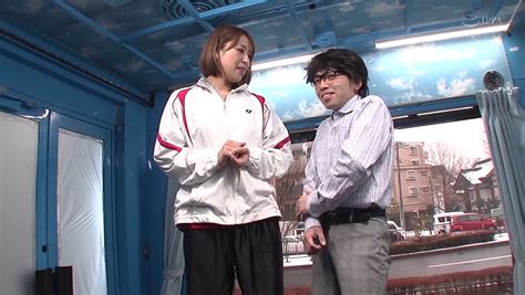【滝本エレナ 若槻みづな】マジックミラー号の天井に頭がついちゃう！高身長アスリート女子がチビ男相手に初めてのバックブリーカーフェ 285793