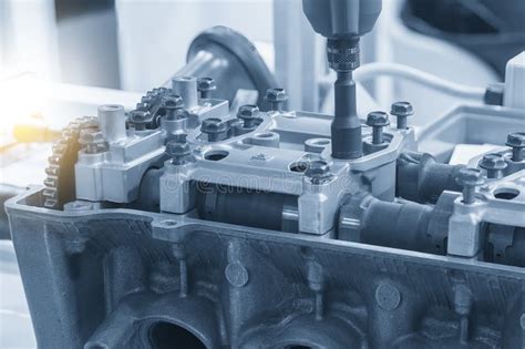 The High Technology Engine Parts Assembly Process By Power Spanner