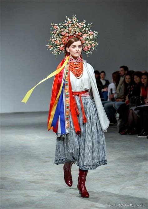 Український народний костюм на подіумі Українського тижня моди Этнические наряды Мода