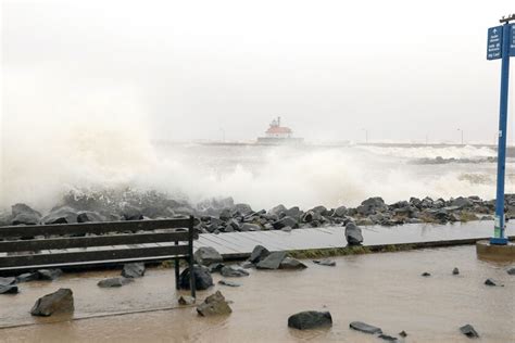 Duluth Prepares To Gird Vulnerable Stretch Of Lakewalk In Canal Park