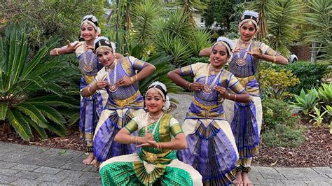 Dhyana Slokam Bharathanatyam Angikum Bhuvanam Youtube