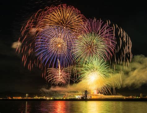 〇三津浜花火大会2023！！ 8月5日（土） 9000発 愛媛県松山市 三津浜花火大会 セクシーパパさんの観光地巡り
