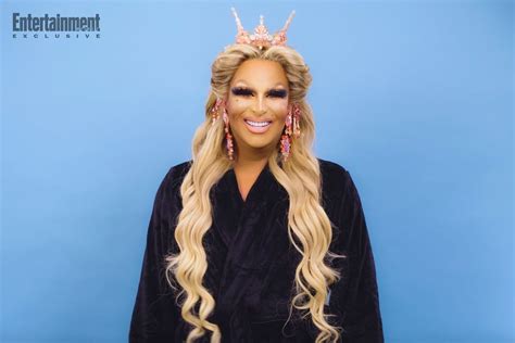 Drag Race Star Roxxxy Andrews Doesnt Like Your Bus Stop Jokes R