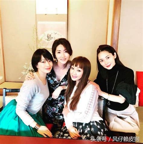 年過40明星媽媽保養得宜4人難得合影，女星炫富出動了直升機 每日頭條