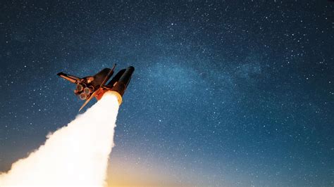La Navette Spatiale Décolle Avec Succès Avec Une Explosion Et Des
