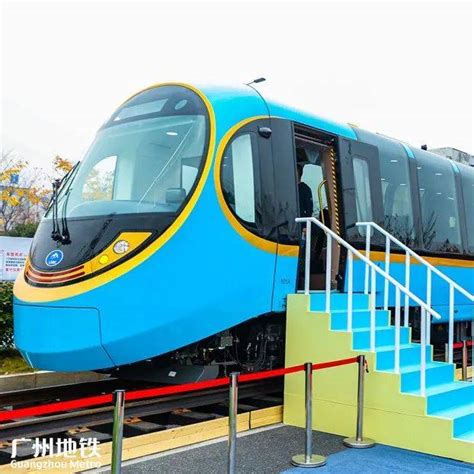 它来了！它来了！全球首列全景观光山地旅游列车下线丽江广州项目
