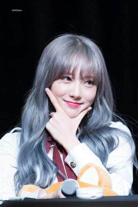 Ghim của نيرفہانا trên Cosmic Girl