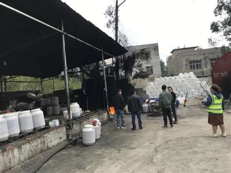 广西来宾市武宣县根据网民举报成功捣毁一“地沟油”窝点澎湃号·政务澎湃新闻 The Paper