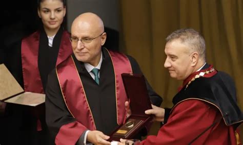 Димитър Радев при връчване на званието „Доктор хонорис кауза“ Фискалната позиция на България е