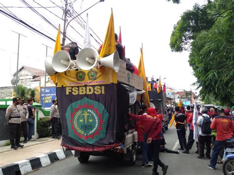 Buruh Demo Di Kantor BPJS Ketenagakerjaan Kota Bekasi Info Bekasi