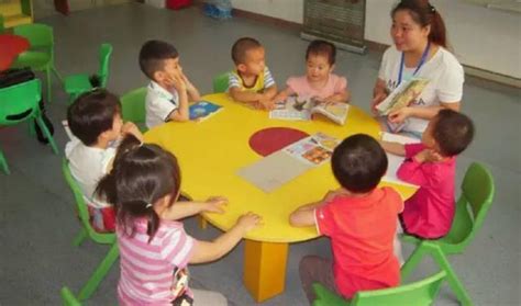 寶媽送孩子上幼兒園，看到家長交給老師一樣東西，第二天果斷退園 每日頭條