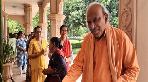 ओम् तकनीक व ध्यान की गहराइयों के द्वारा कोई भी व्यक्ति चाहे उसका कर्मफल