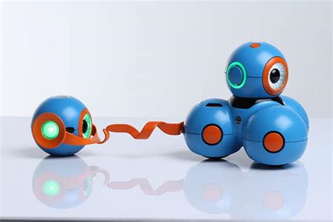 Yana Y Bo Los Robots Que Enseñarán Programación A Niños De 5 Años