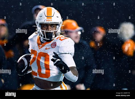 Tennessee Running Back Jaylen Wright 20 Runs For A Touchdown Against Vanderbilt During The
