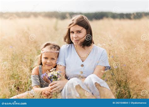 Sisters Older Or Younger Major Factor In Siblings Having More Positive