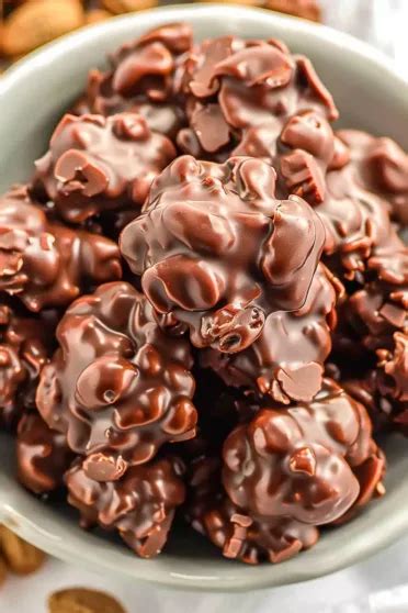 Easy Chocolate Peanut Clusters