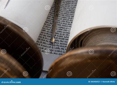Reading The Torah Scroll Stock Image Image Of Sefardi 300406921