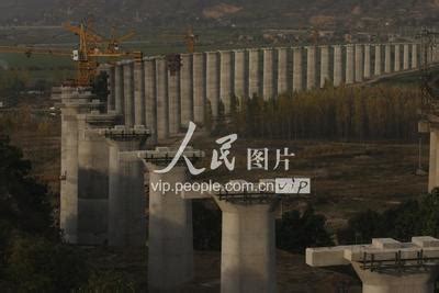 西康铁路二线进展迅速 人民图片网