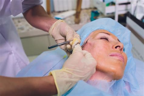 Premium Photo Aged Woman Doing Mesothreads And Thread Lifting