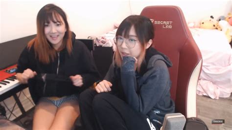 Aria Flashing Us Rofflinetvgirls